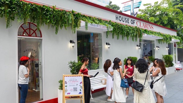 Immerse yourself in the House of Clarins with in-store WebAR experience ...
